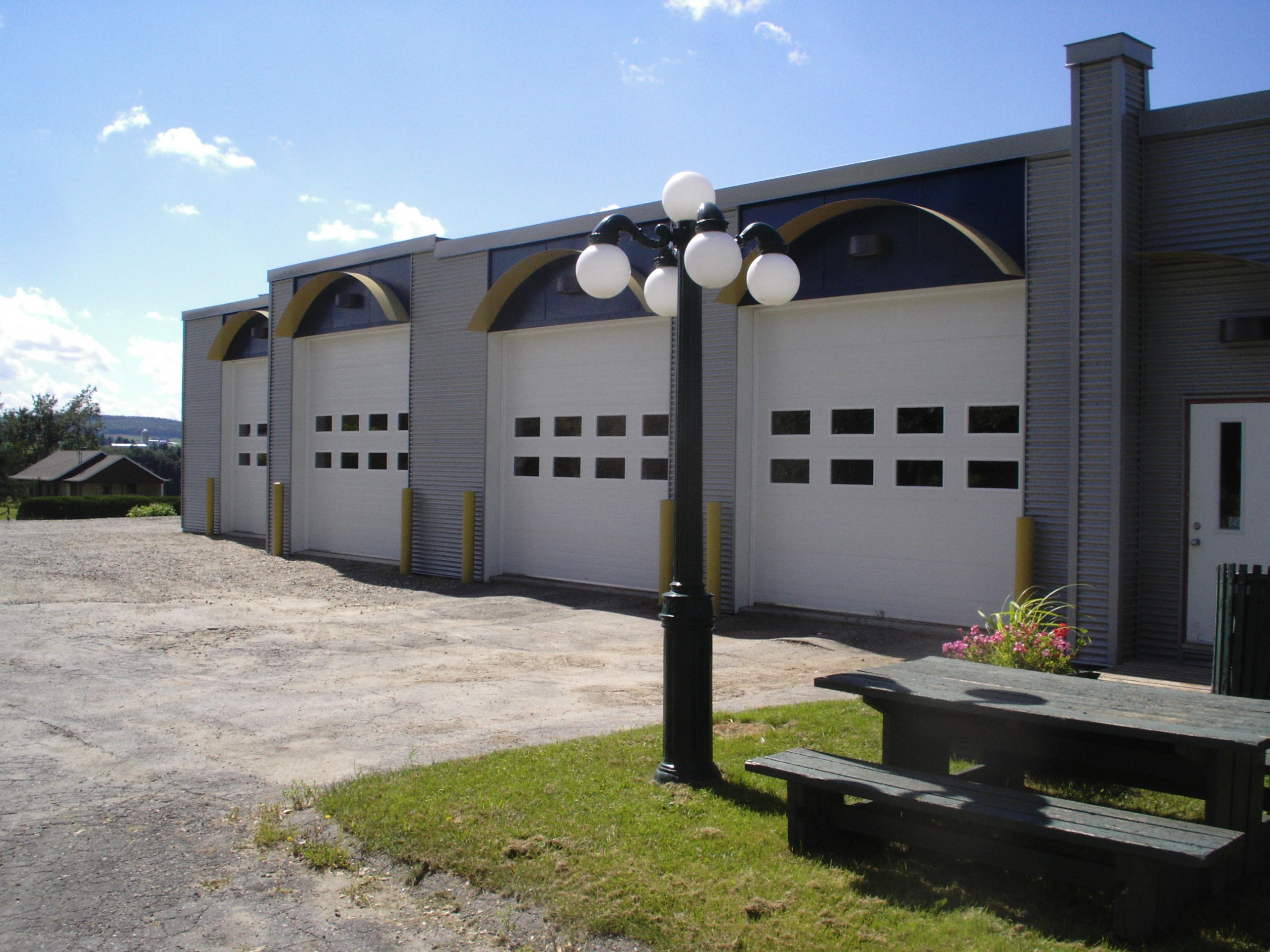 Portes de garage industrielles et comerciales – Portes Baril | Portes ...