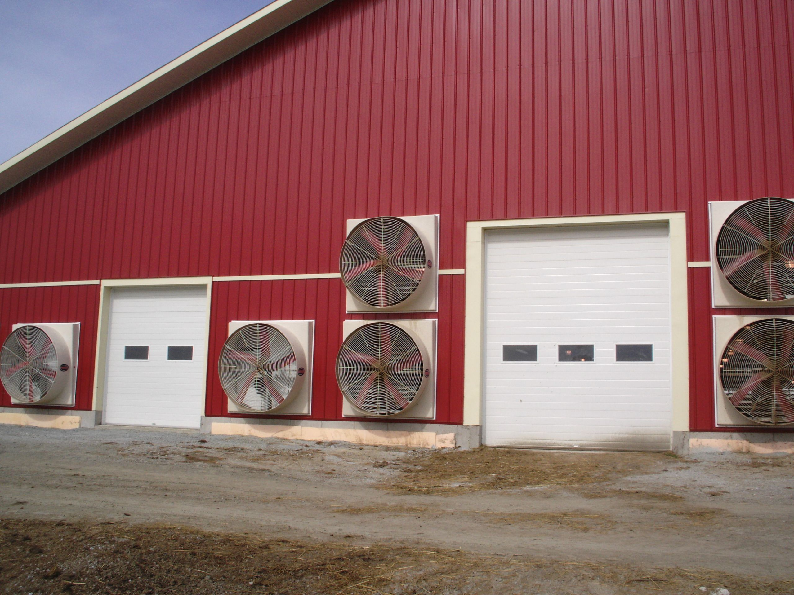 Portes Baril | Portes de Garage pour le milieu agricole